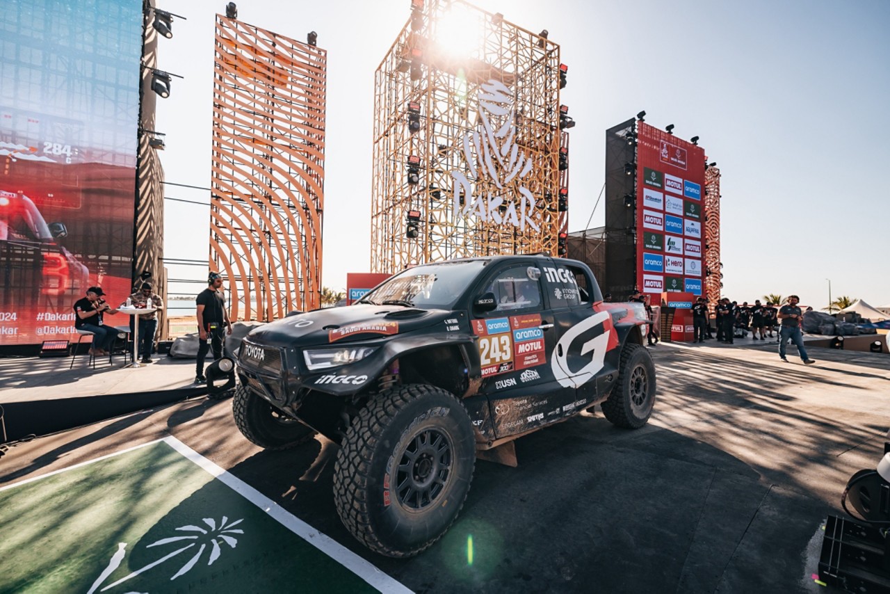 TOYOTA COM 6 HILUX NO TOP10 DO RALI DAKAR 2024